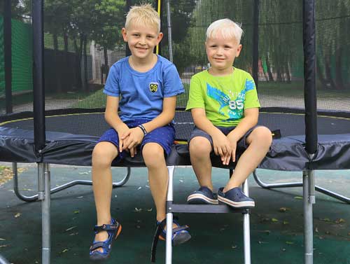 Is Trampoline Jumping Safe For Kids? Try kids trampoline – LEJUMP